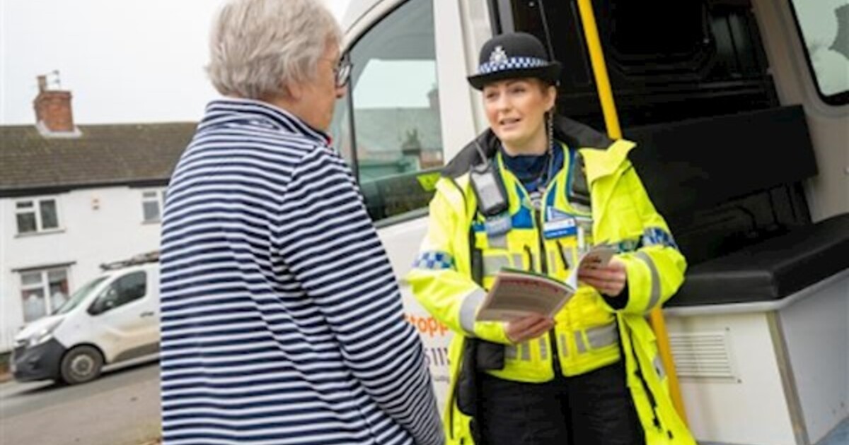 Northants Police Beat Bus - Towcester Rec, Islington Rd, Towcester ...